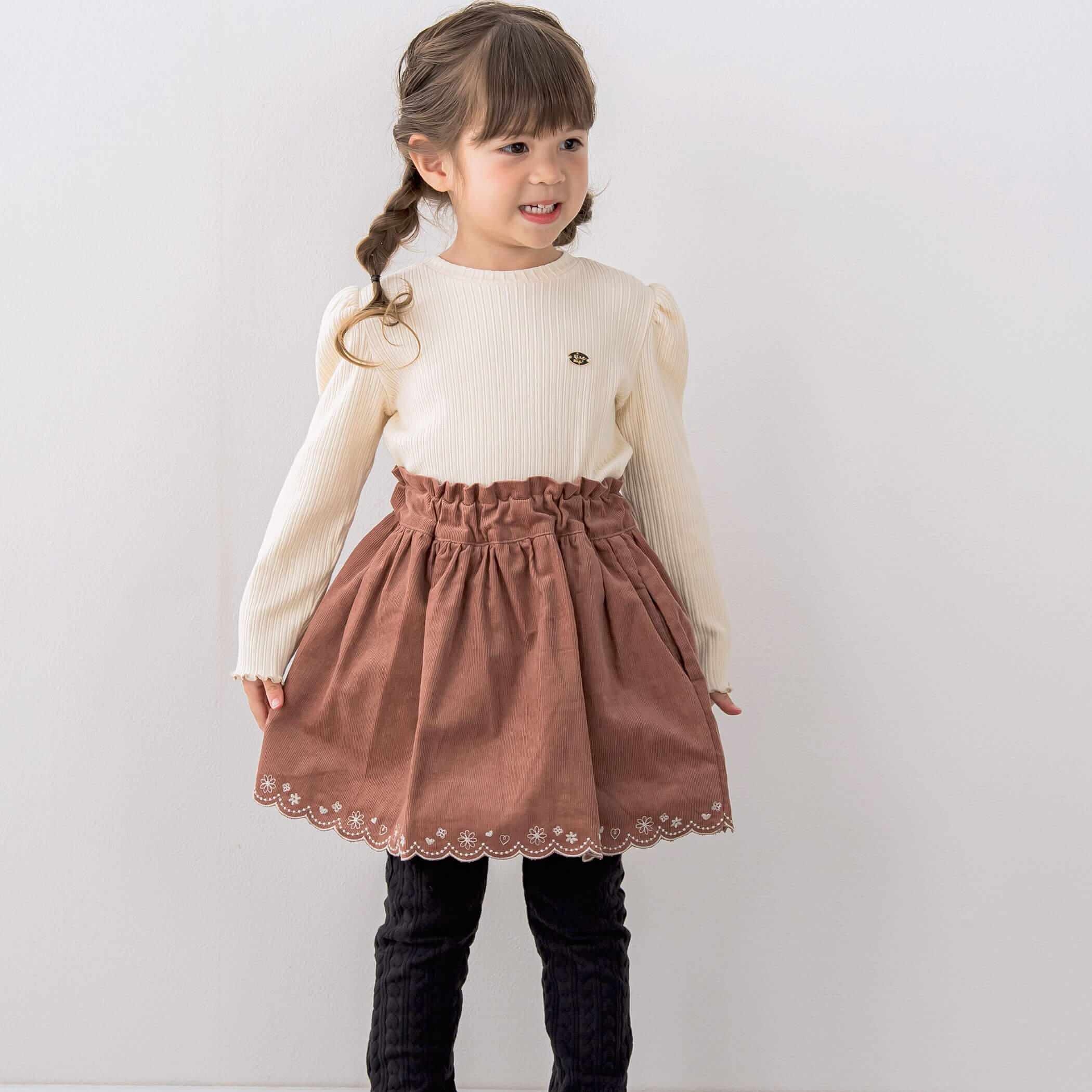 BEBE ONLINE STOREの無地細ボーダー柄袖口メロウ長袖Tシャツ(80~130cm)を使ったコーディネート | Rakuten ...