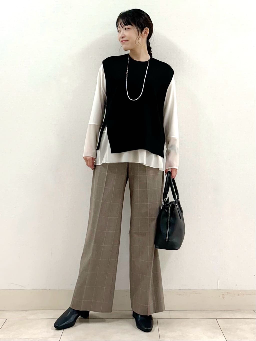 INDIVIの【洗える】アシンメトリーニットベストを使ったコーディネート