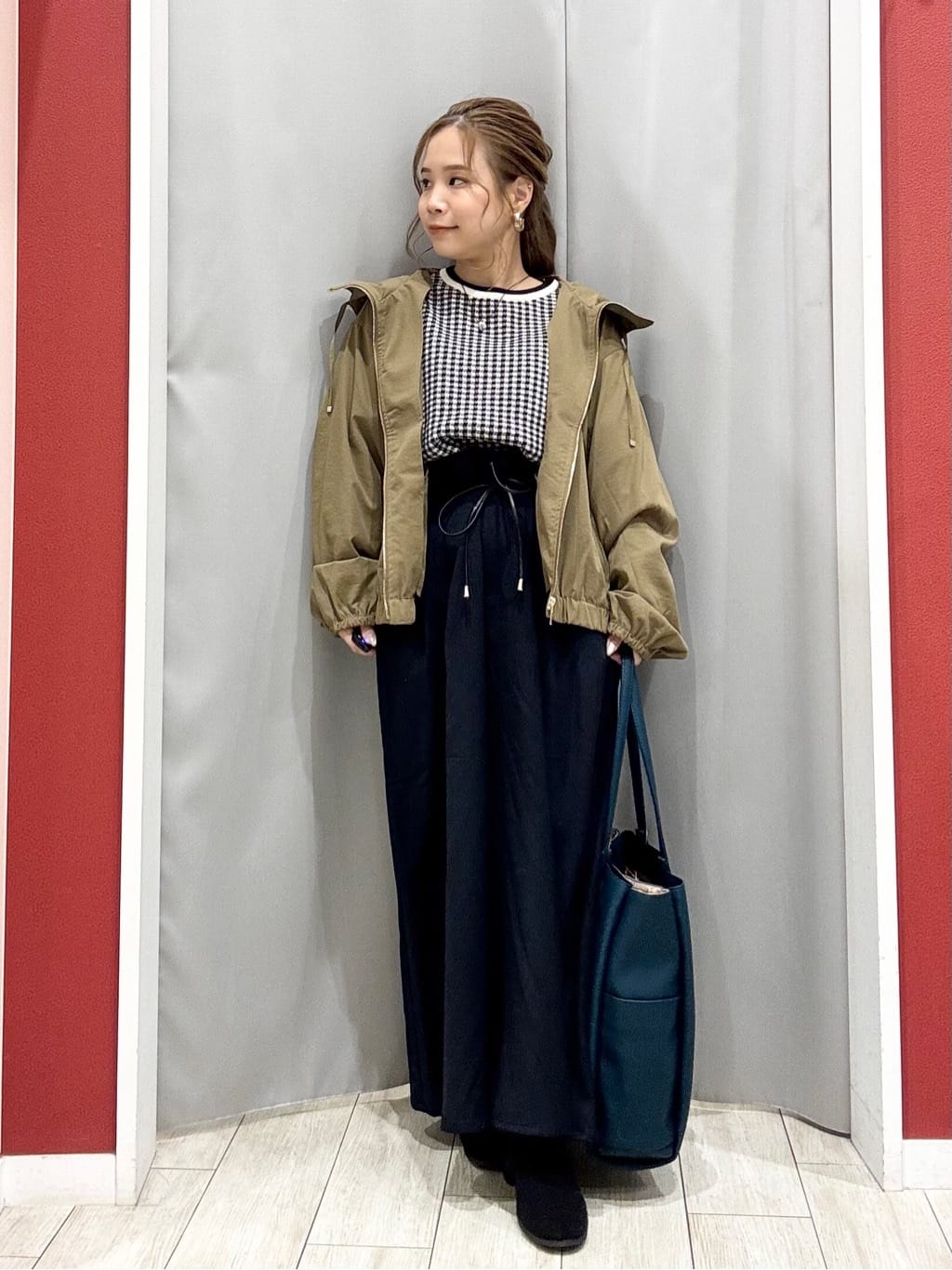 SHOO・LA・RUEの【S-LL】気楽にさらりと羽織れる 大人のフードブルゾンを使ったコーディネート | Rakuten Fashion ...