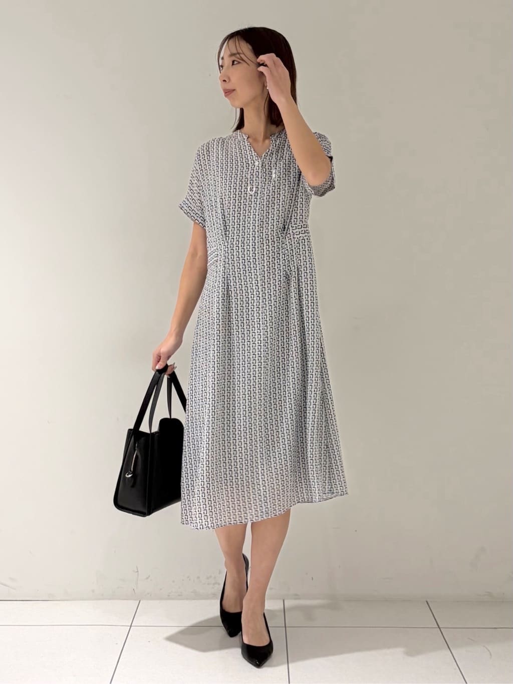 INDIVIの【洗える】無地&チェーン柄 シャーリングサッカーワンピースを使ったコーディネート | Rakuten Fashion(楽天 ...